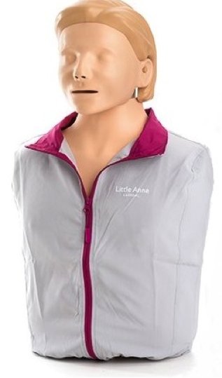 Laerdal Little Anne: il manichino dal volto angelico, più rianimato di ...